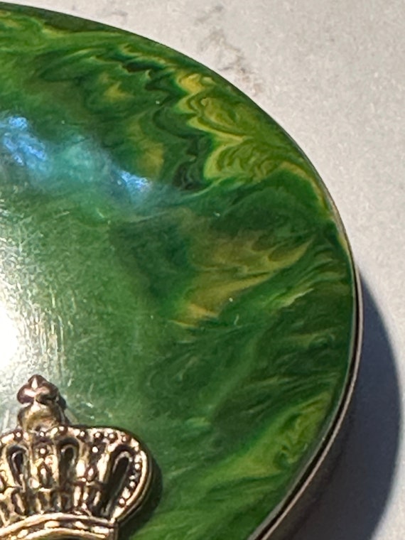 Bakelite and brass loose powder compact, circa 1940s,… - Gem