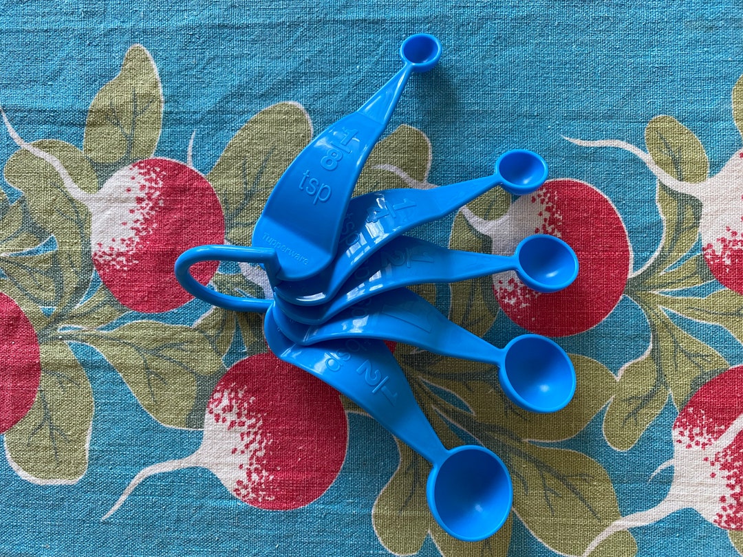 Tupperware Blue Measuring Spoon Set Curved Ergonomic Embossed Raised ...