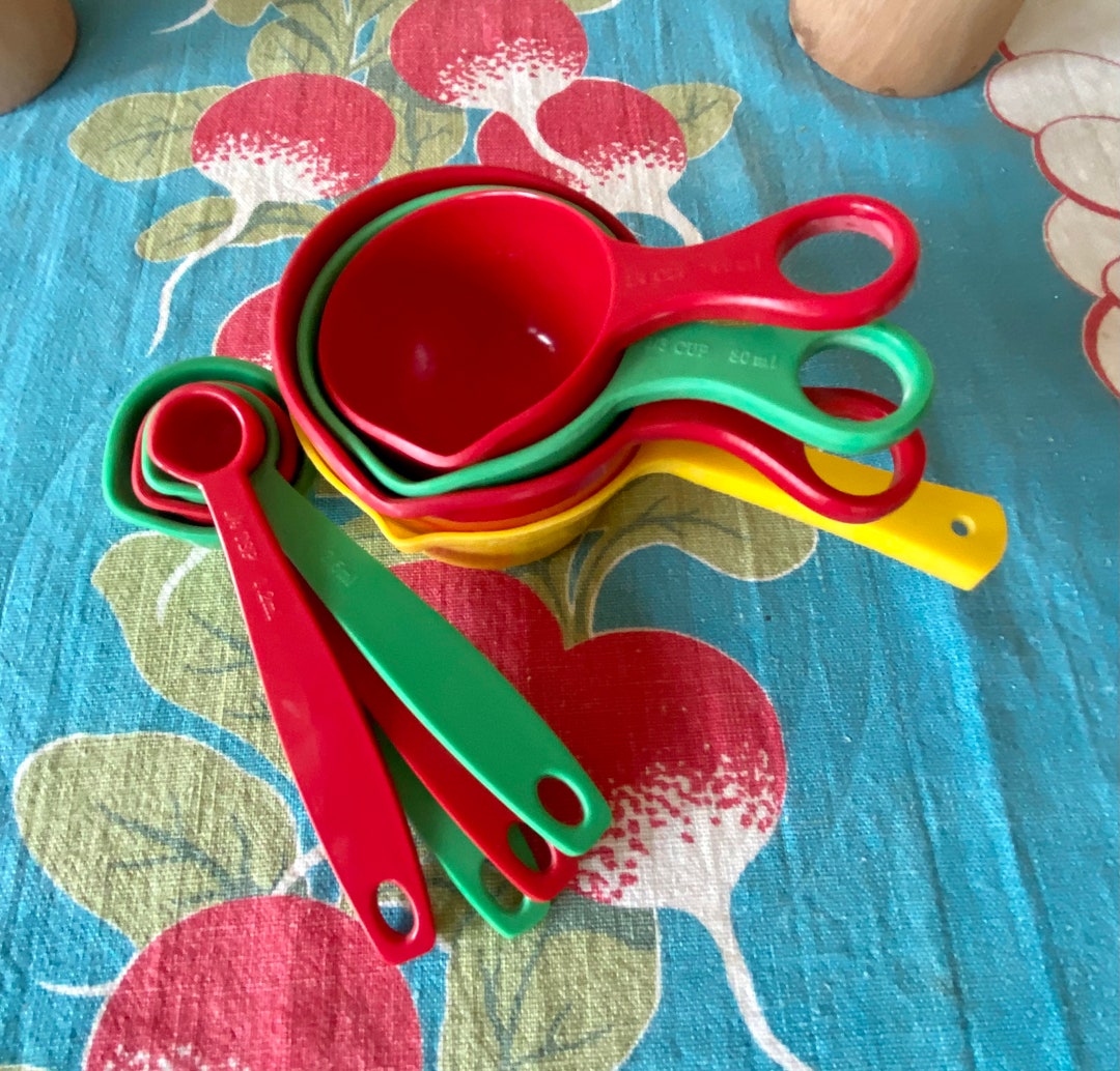 Vintage 6 Piece Melamine Measuring Cups & Spoons, Childrens Measuring ...