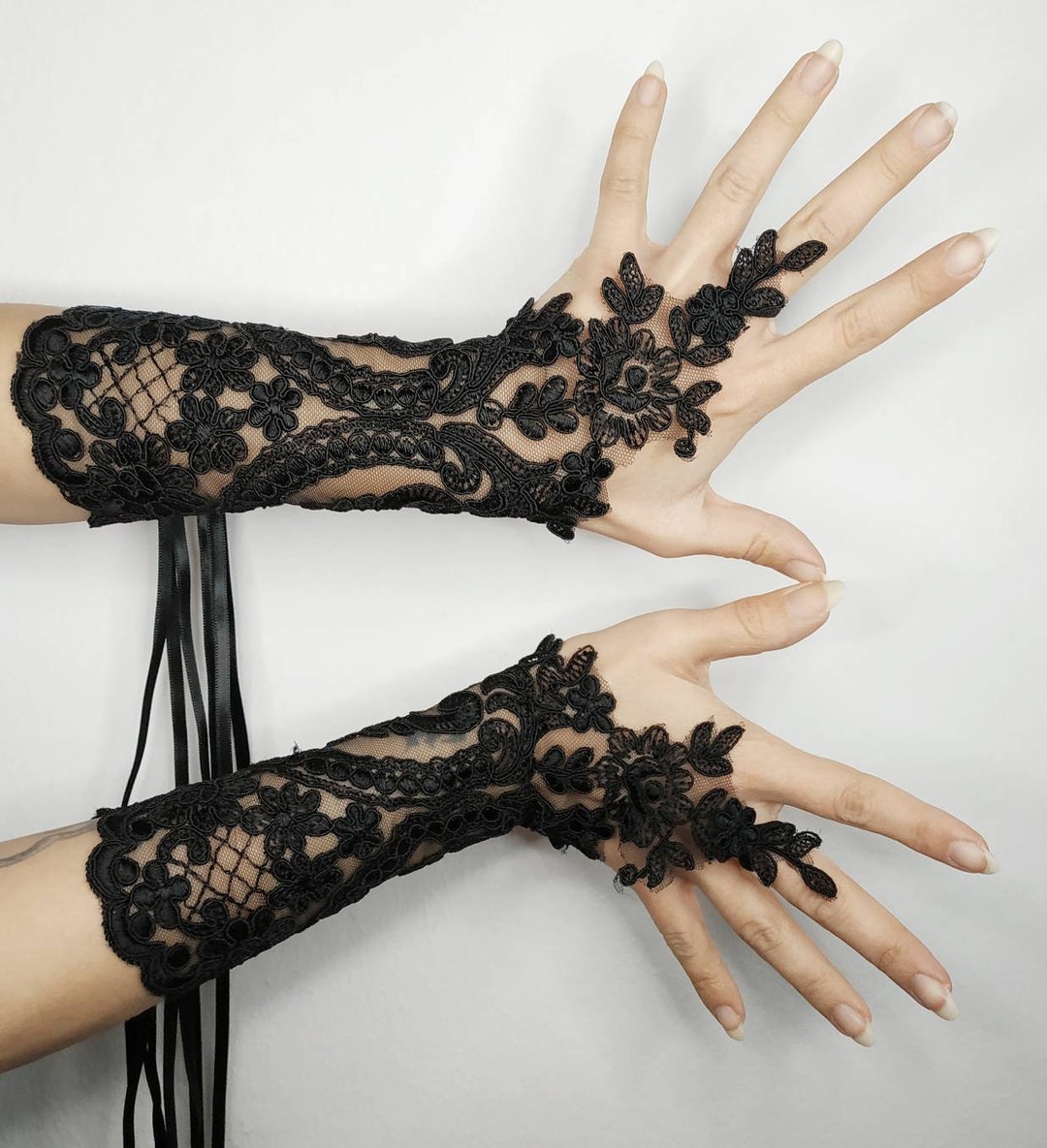 Gloves "camarilla". Gothic Goth Elegant Vampire Black Lace Gloves ...