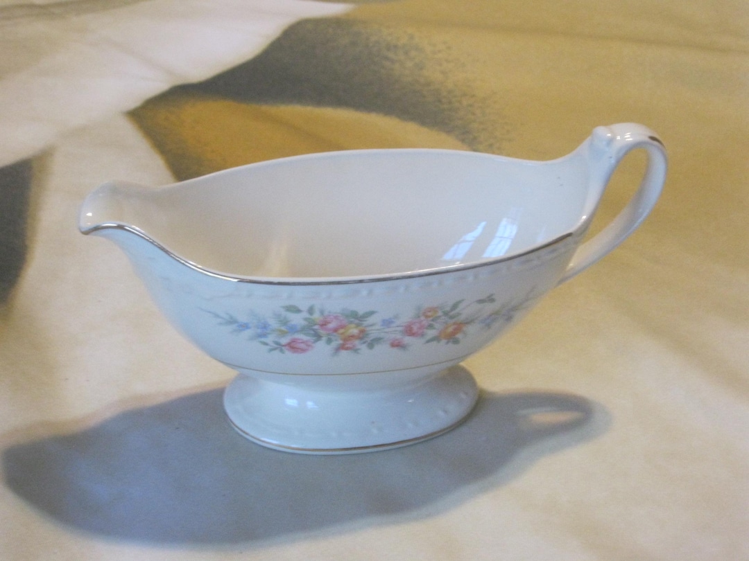 Beautiful Homer Laughlin Eggshell Georgian Gravy Boat With Gold Trim No ...