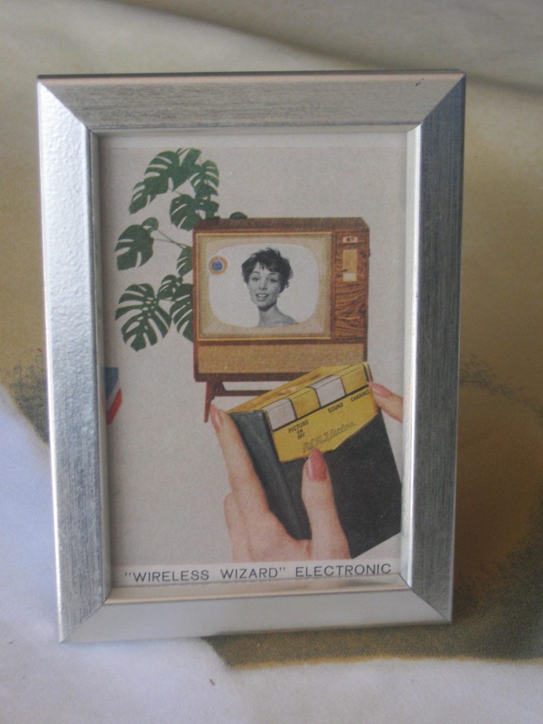 Vintage RCA Victor "wireless Wizard" TV and Remote 1940's / 1950's ...