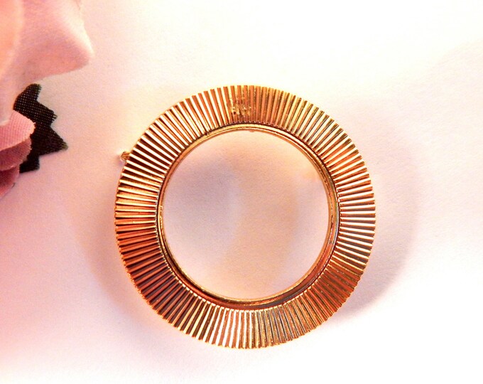 Infinity Circle Brooch Round Gold Metal Pin Vintage Fashion Jewerly ...