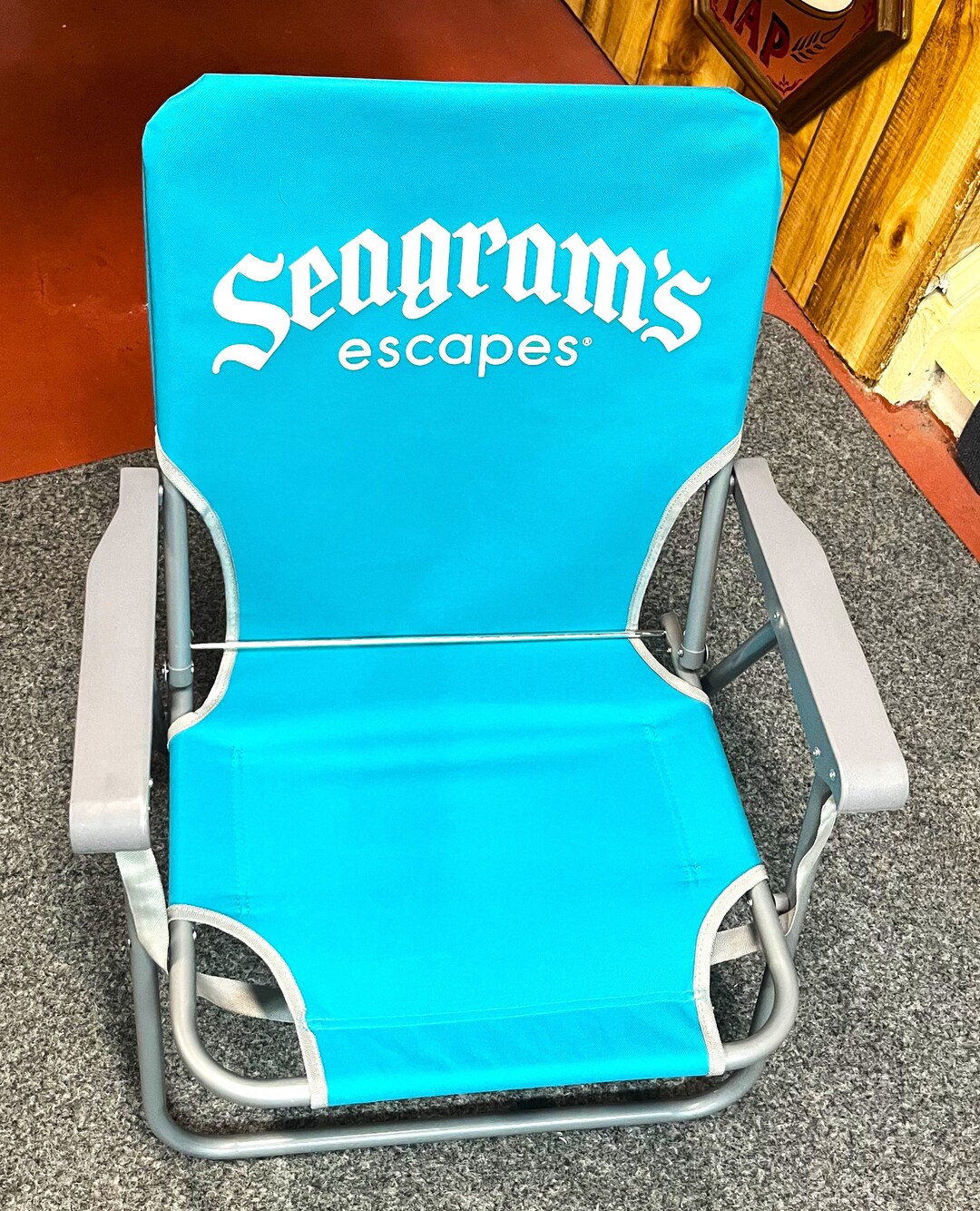 SEAGRAM'S ESCAPES Folding Beach Chair W/shoulder Carrying Strap Metal ...