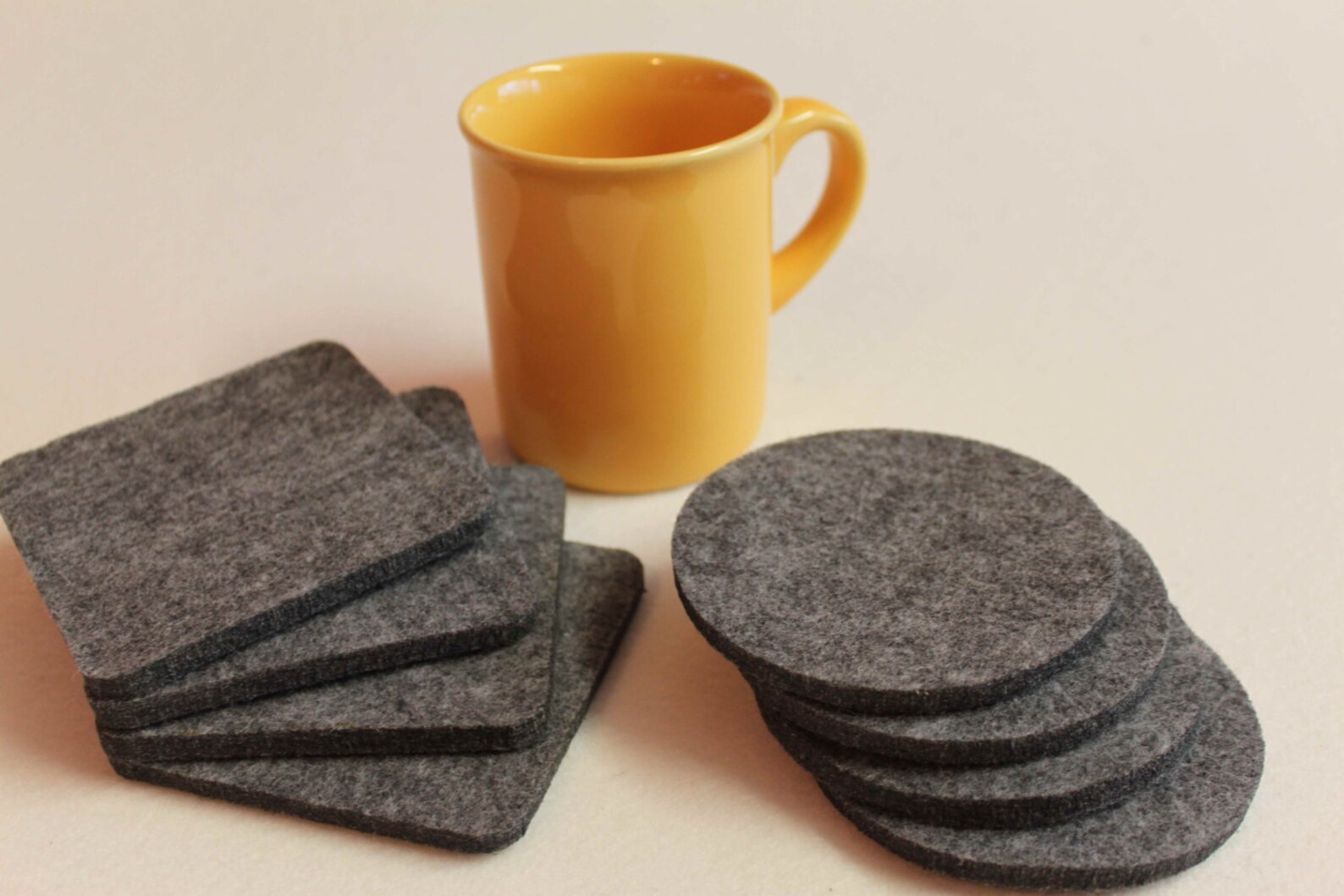 Felt Coaster Simple Shape Circle or Quadrat Set of 4 NEW Thicker 5 Mm ...