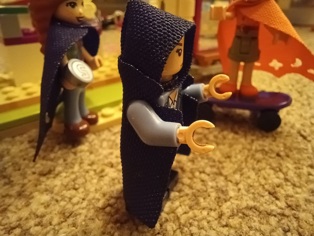 Sets of 4 Items CUSTOM Capes Hoods for Your Lego Minifigures - 2 Capes ...