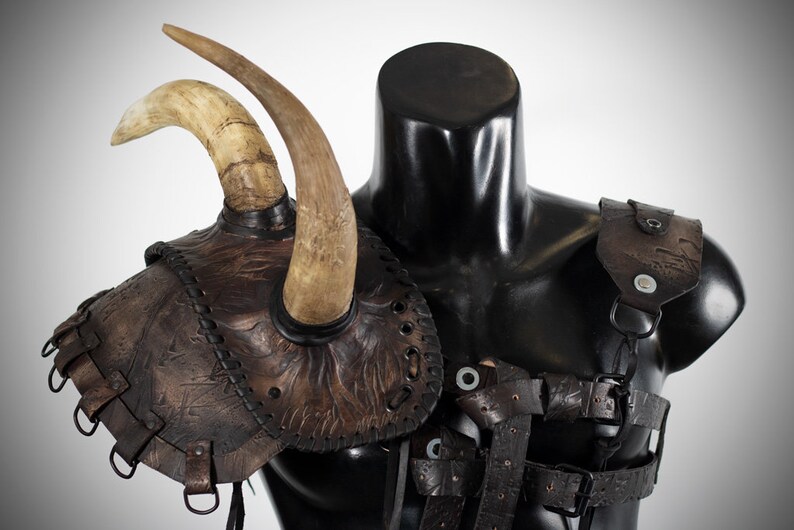 Barbarian Pauldron Viking pauldron Orco Pauldron leather | Etsy