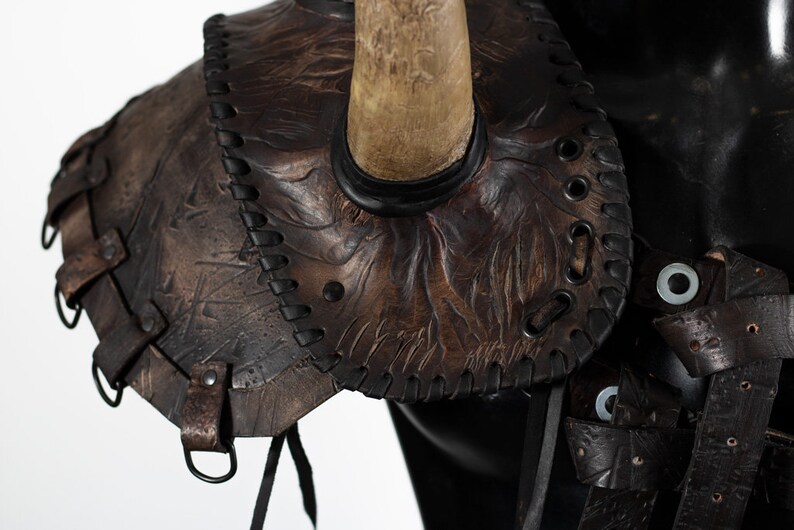 Barbarian Pauldron Viking pauldron Orco Pauldron leather | Etsy