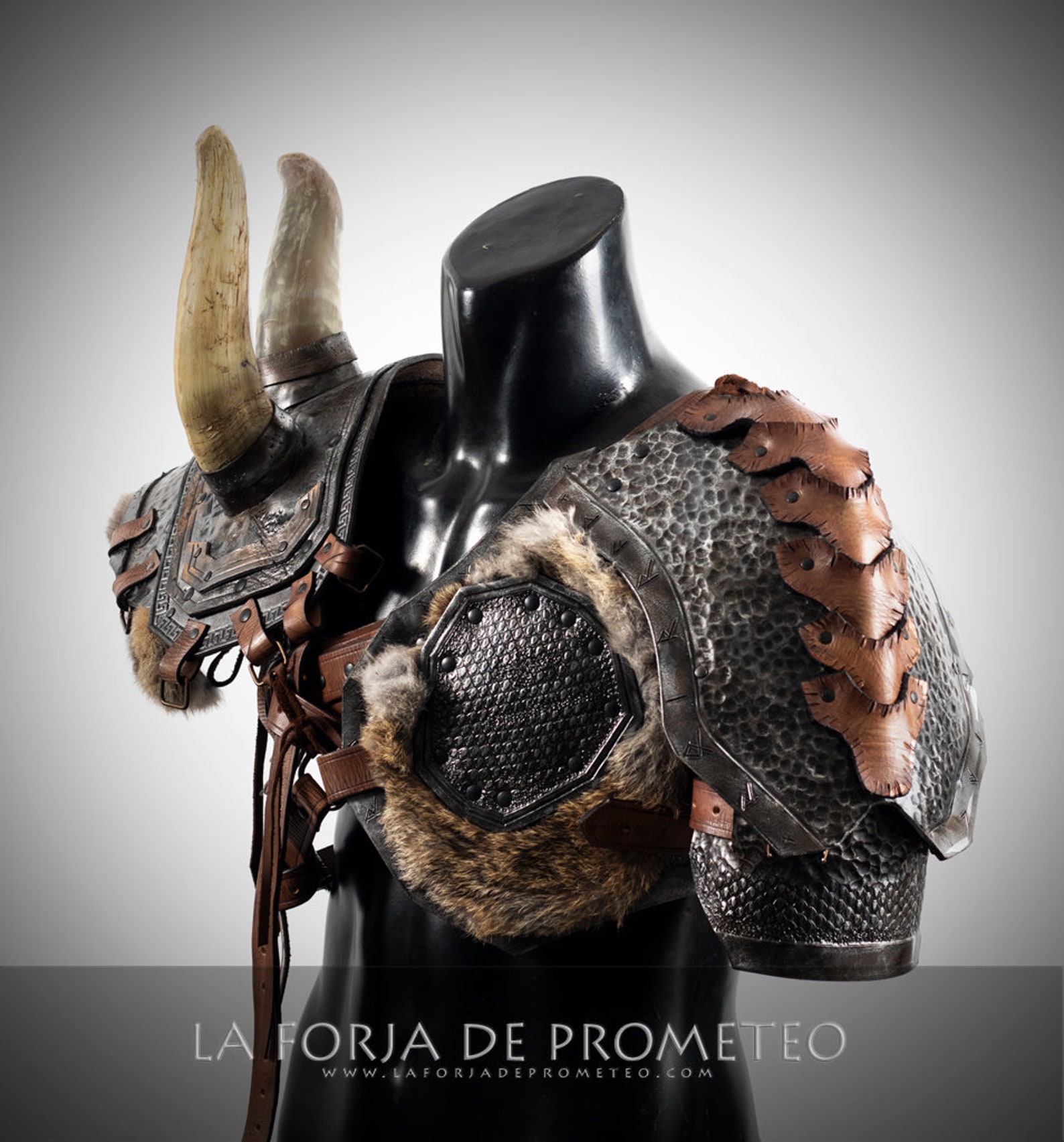 2 Leather Pauldrons With Horns and Metal Finish Viking | Etsy