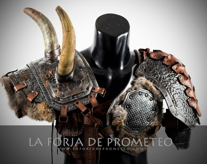2 Leather Pauldrons With Horns and Metal Finish, Viking Pauldrons ...
