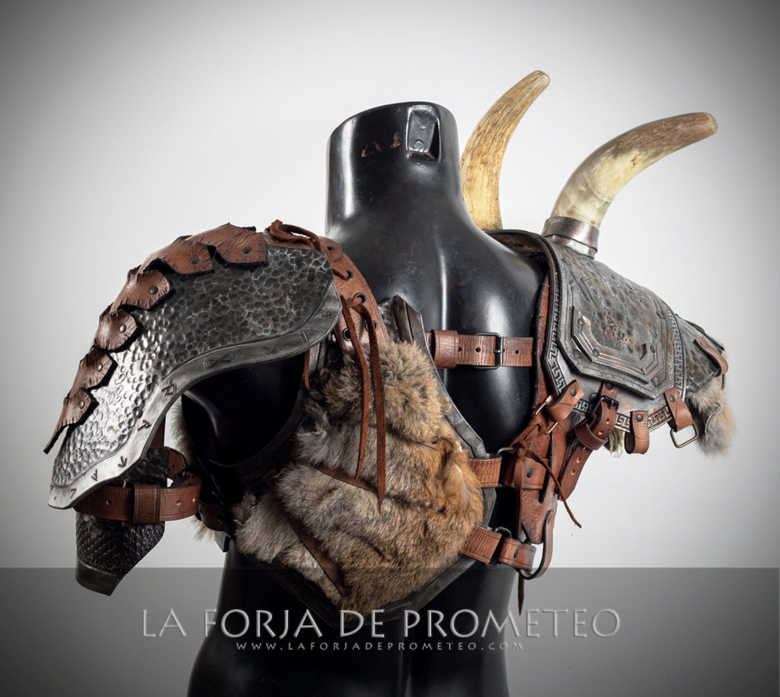 2 Leather Pauldrons With Horns and Metal Finish Viking | Etsy