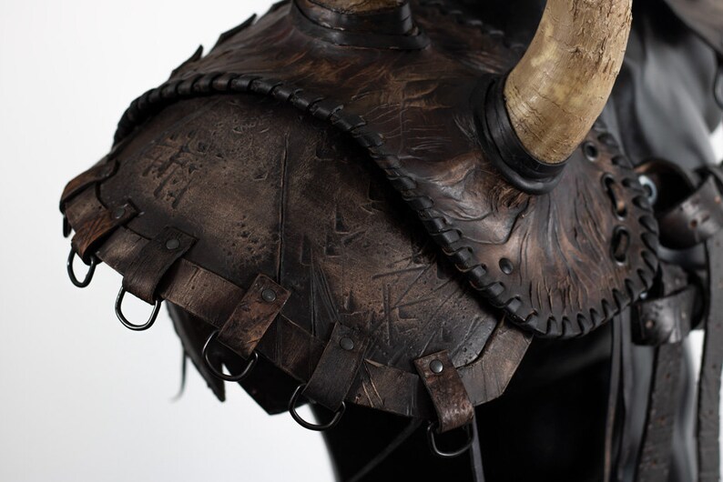 Barbarian Pauldron Viking pauldron Orco Pauldron leather | Etsy