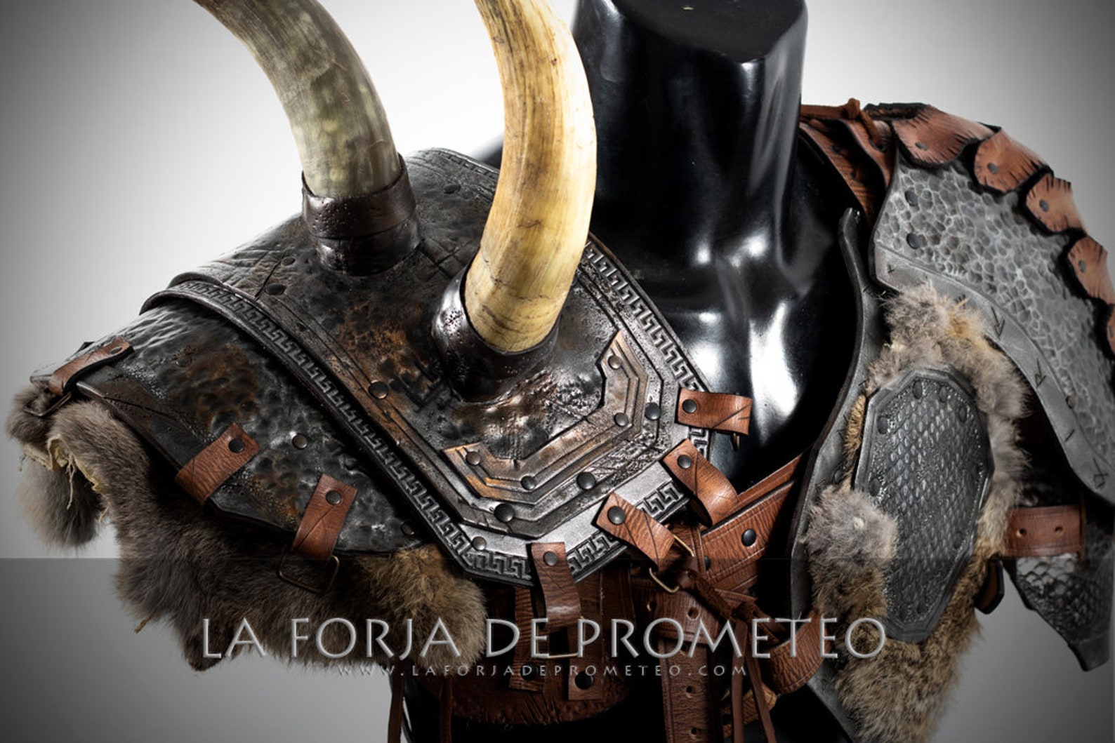 2 Leather Pauldrons With Horns and Metal Finish Viking | Etsy