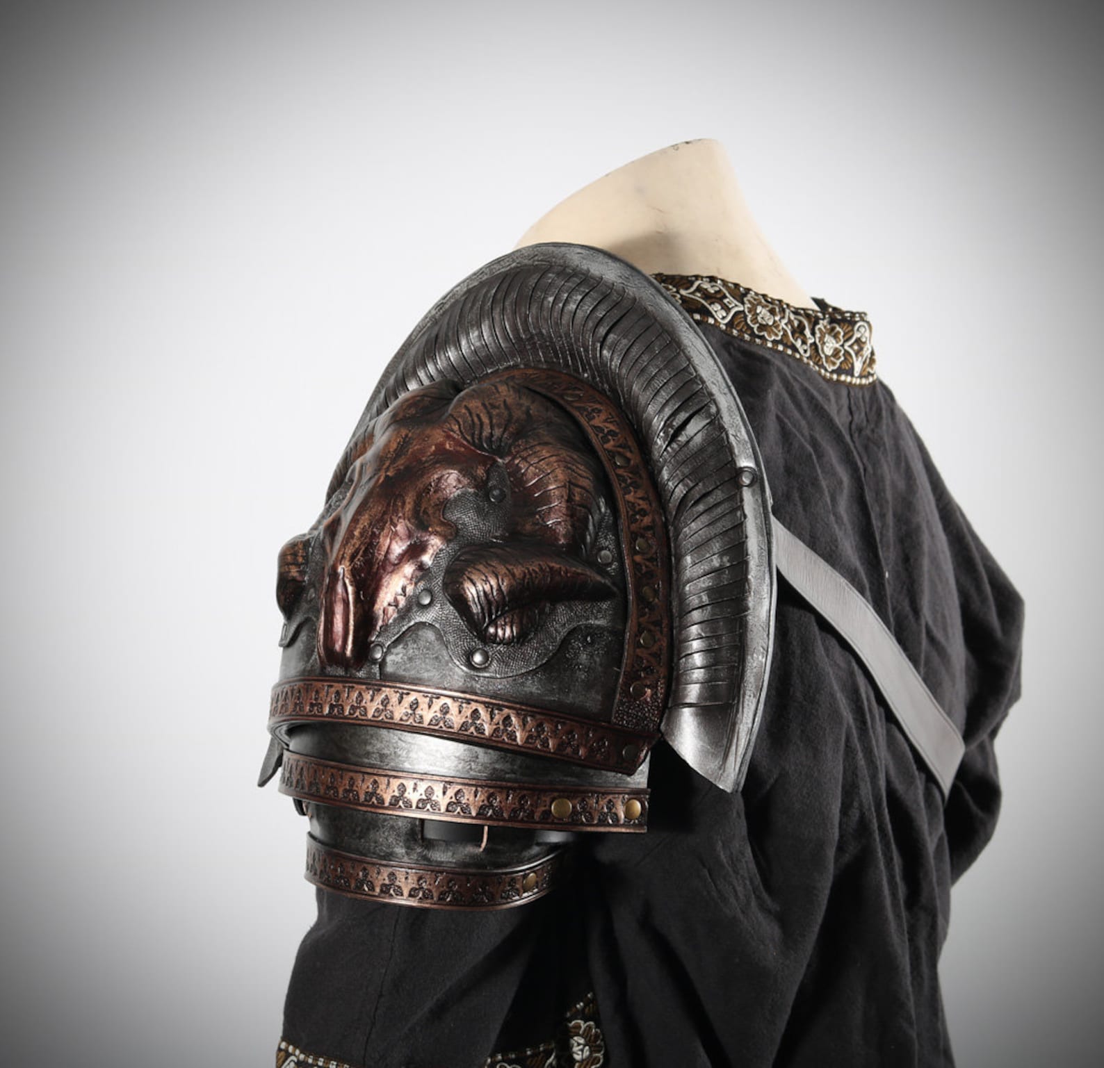 Skull Shoulder Pad Skull Pauldron Viking pauldron leather | Etsy