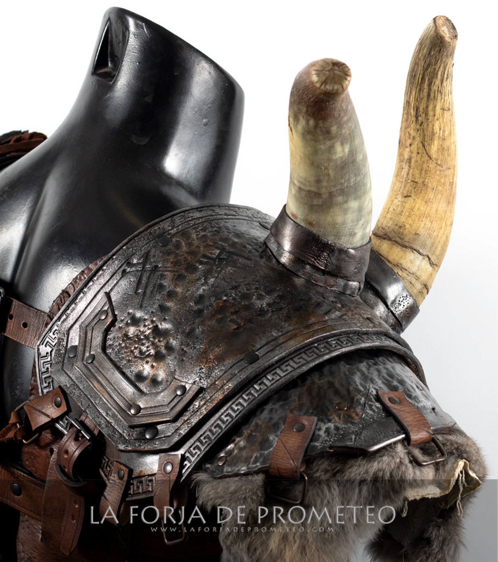 2 Leather Pauldrons With Horns and Metal Finish Viking | Etsy