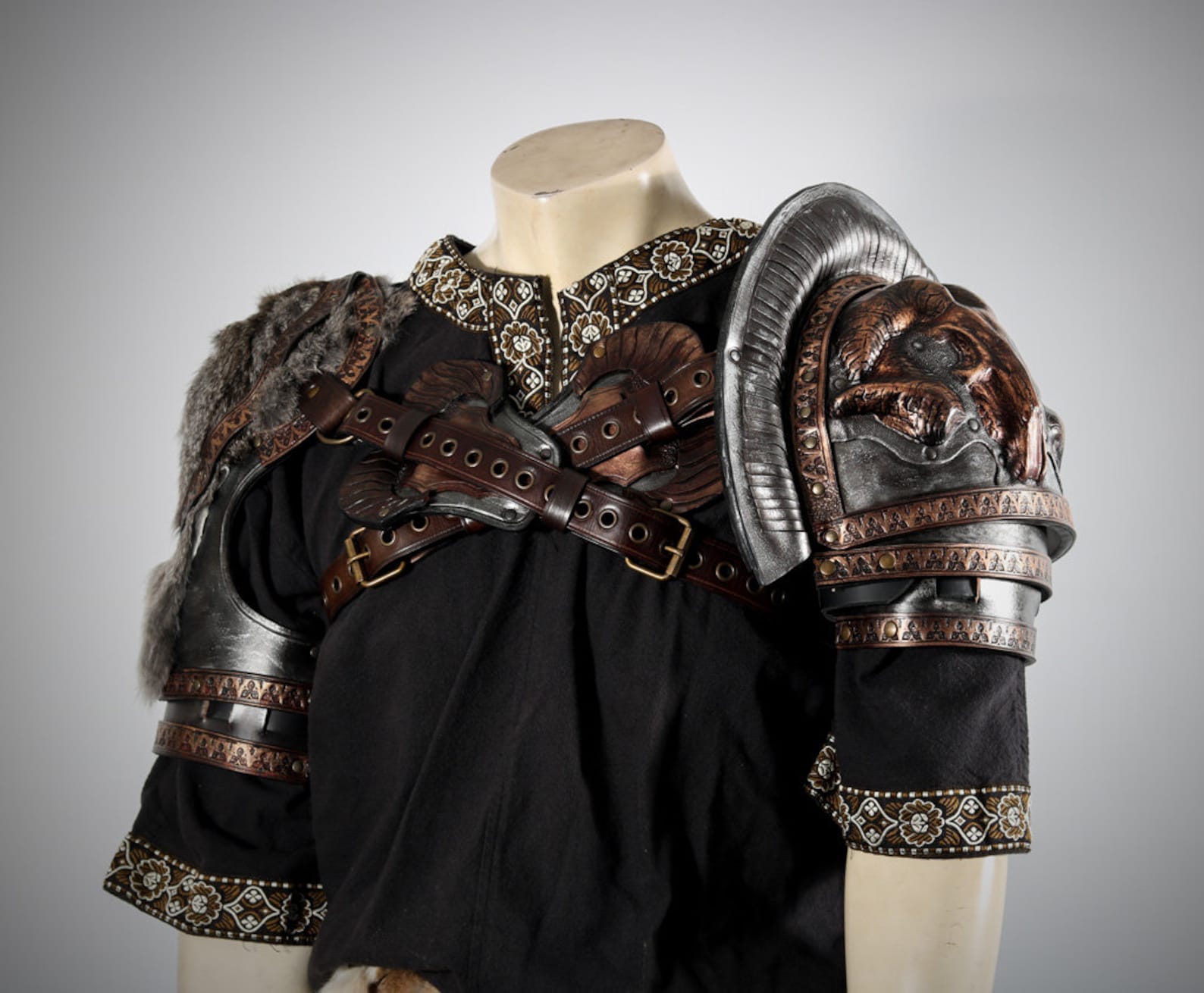 Medieval Leather Pauldrons Viking pauldrons Leather Shoulder | Etsy