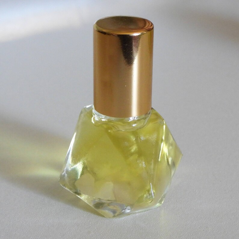 Venusian Rose Perfume Oil Infused W. Rose Quartz Crystals 5ml Small ...