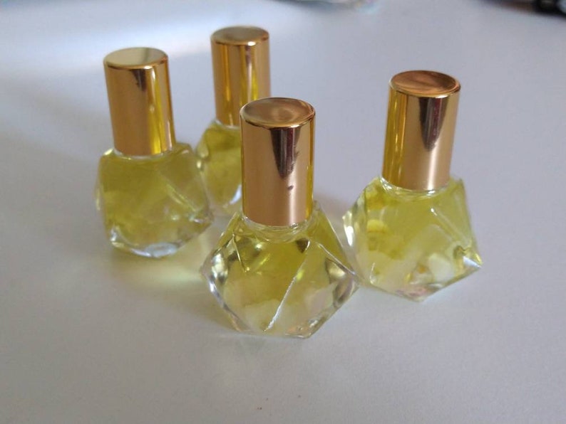 Venusian Rose Perfume Oil Infused W. Rose Quartz Crystals 5ml Small ...