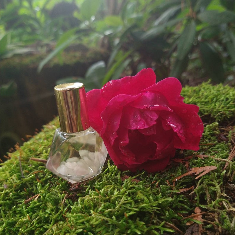 Venusian Rose Perfume Oil Infused W. Rose Quartz Crystals 5ml Small ...