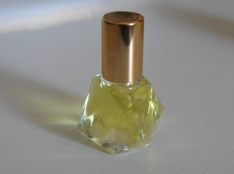 Venusian Rose Perfume Oil Infused W. Rose Quartz Crystals 5ml Small ...