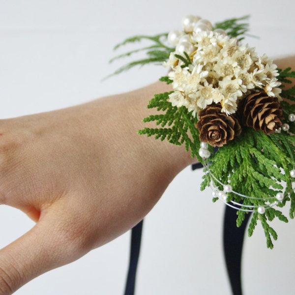 Winter Corsage - Etsy