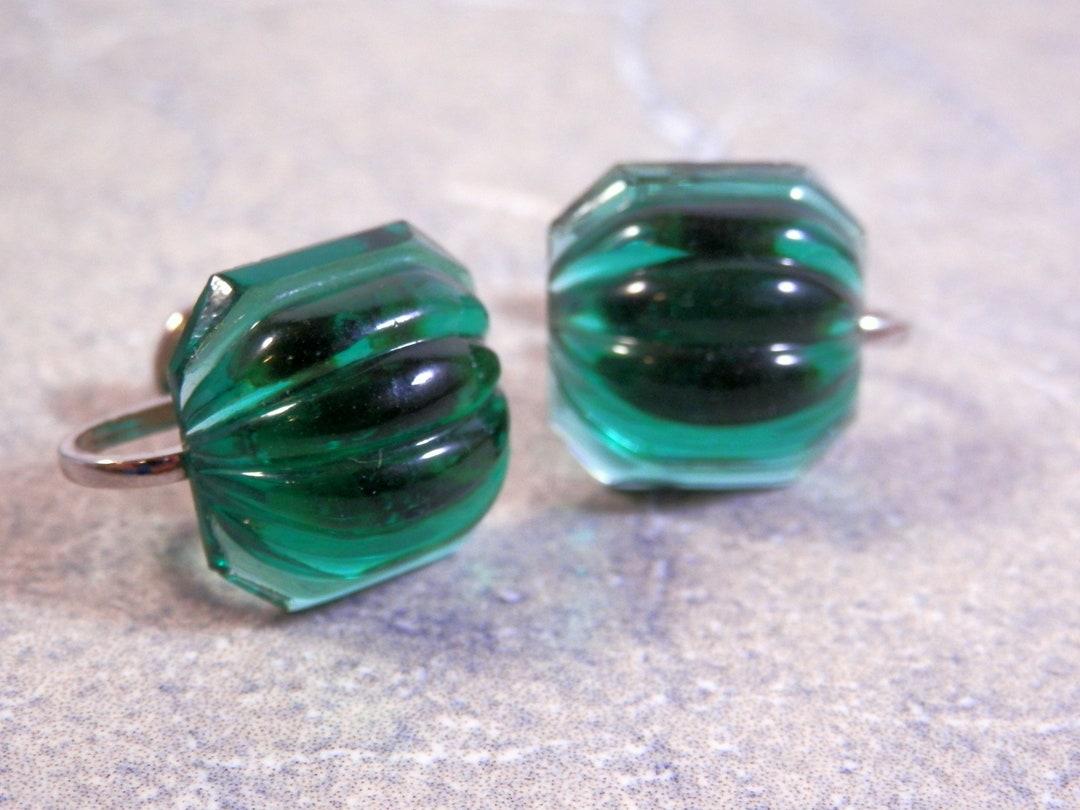 Spring Green Vintage Ribbed Octagon Screw Back Earrings - Etsy