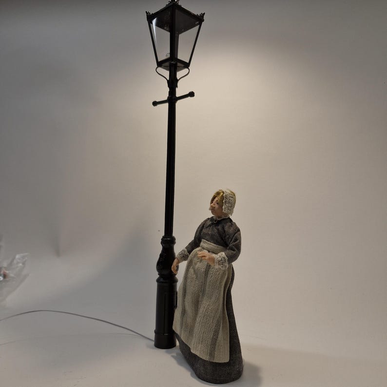 12th Scale Dolls House Victorian Working Street Light Black Country ...