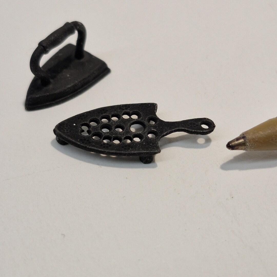 1/12 Scale Dolls House Miniature, Iron , Miniatures, Doll House, TT26 ...