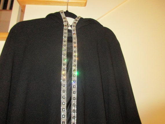 Vintage DESIGNER WOOL CAPE - Gem