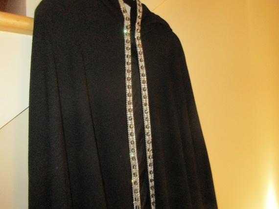 Vintage DESIGNER WOOL CAPE - Gem