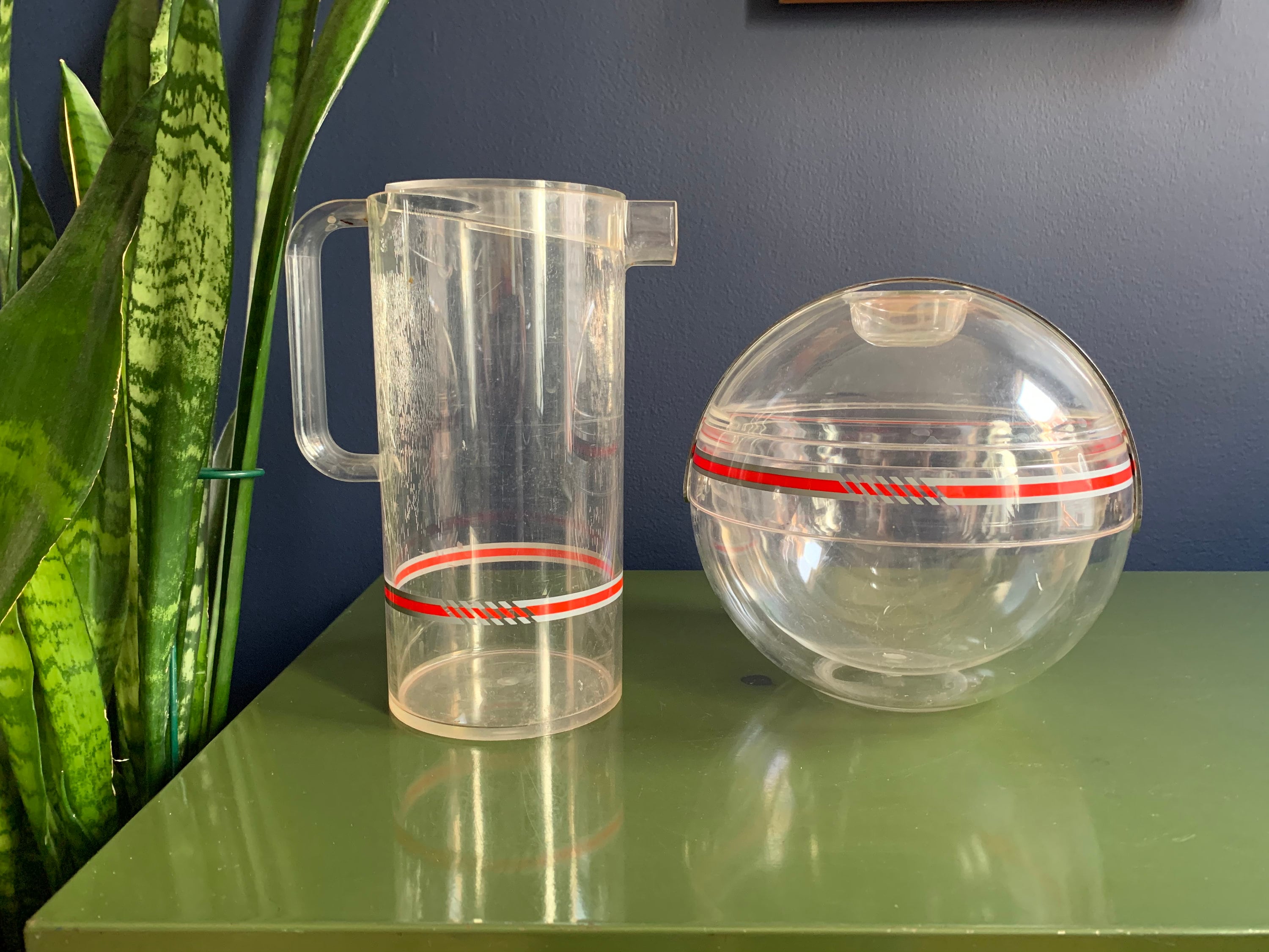 Mid Century Modern Guzzini Italy Lucite And Melamine Dinnerware Set