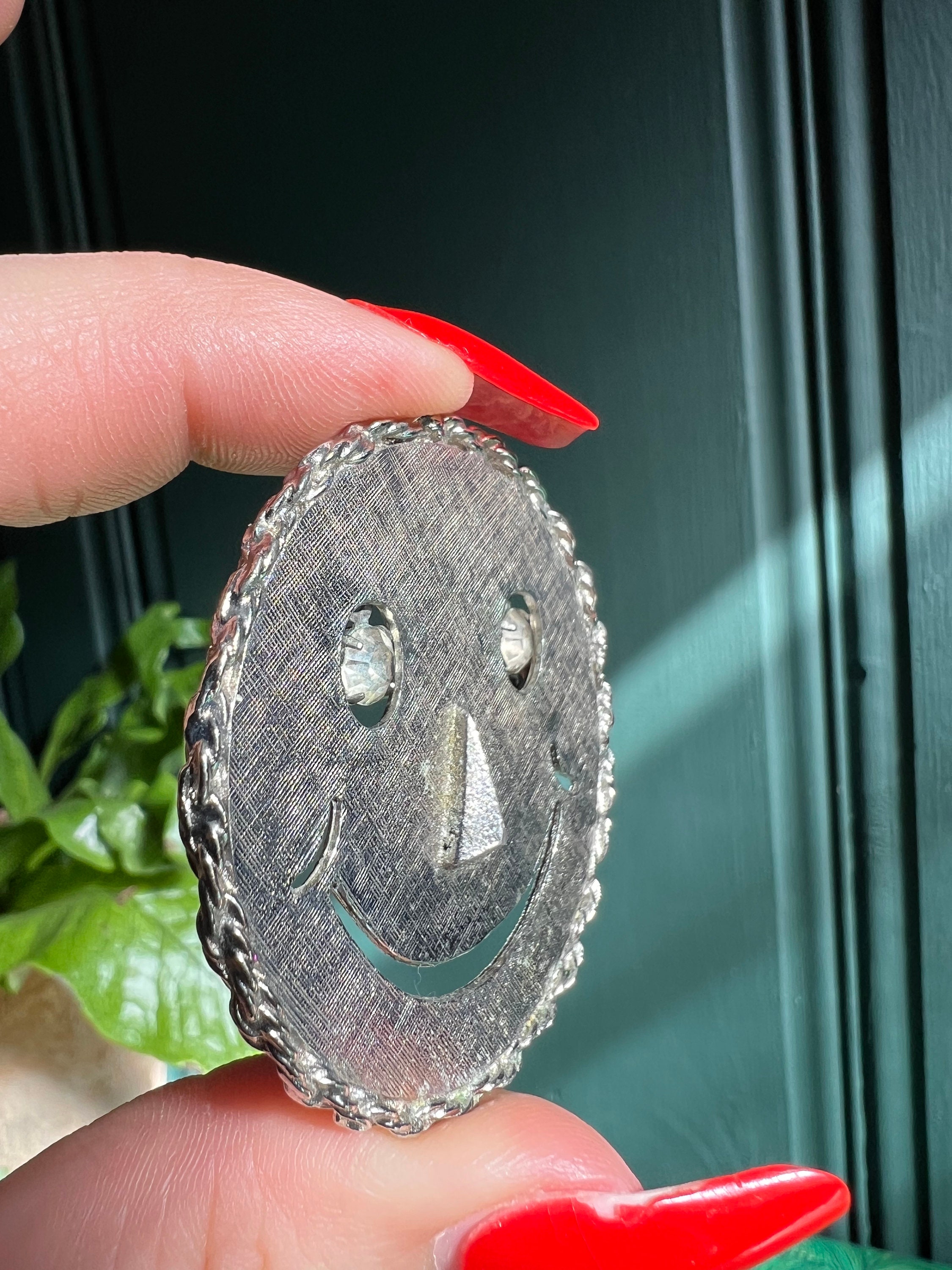 Large Vintage Smiley Face Medallion Brooch With Dangly Rhinestone Eyes ...