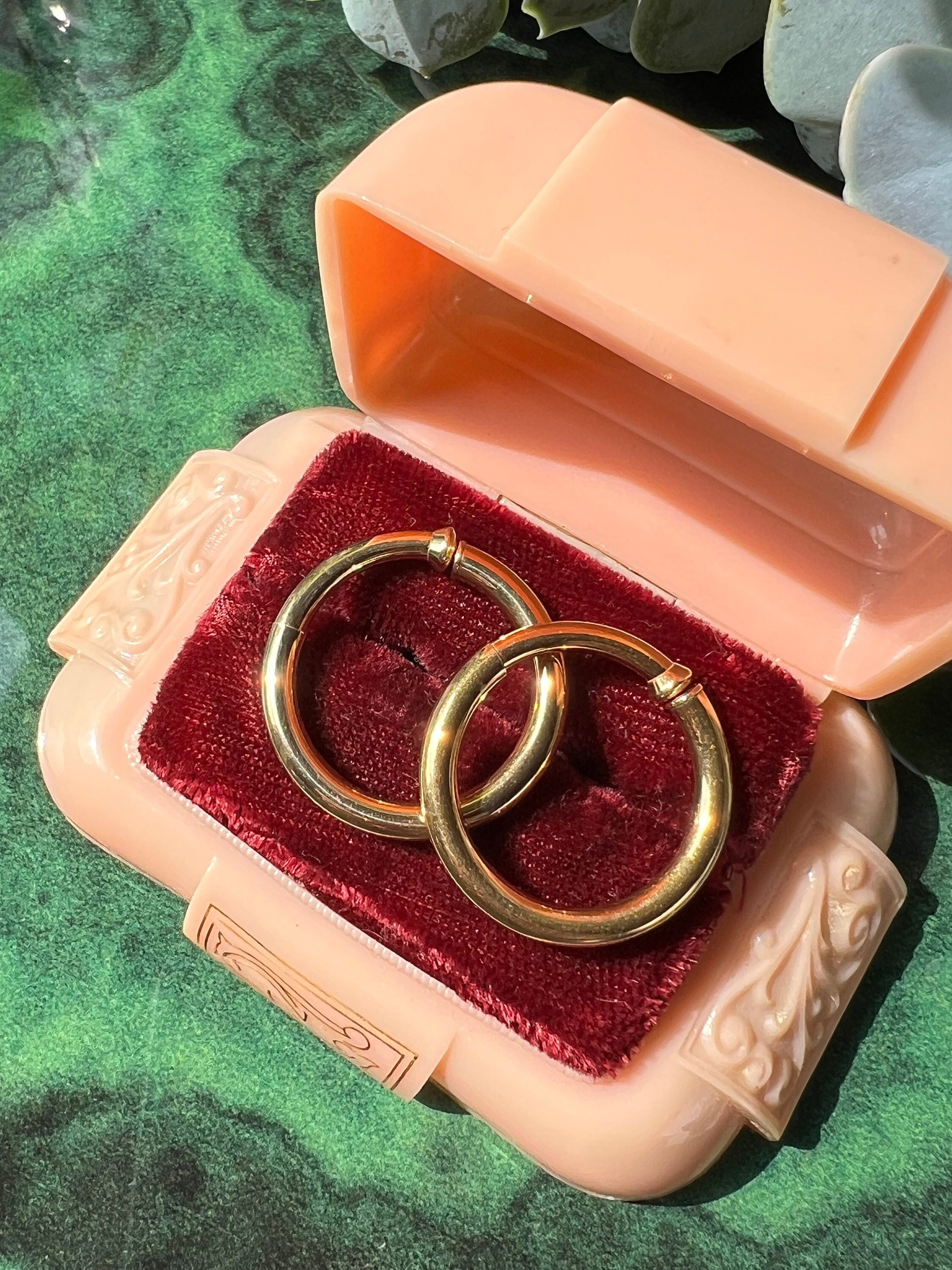 Vintage 18k Yellow Gold Spring Loaded Hoop earrings