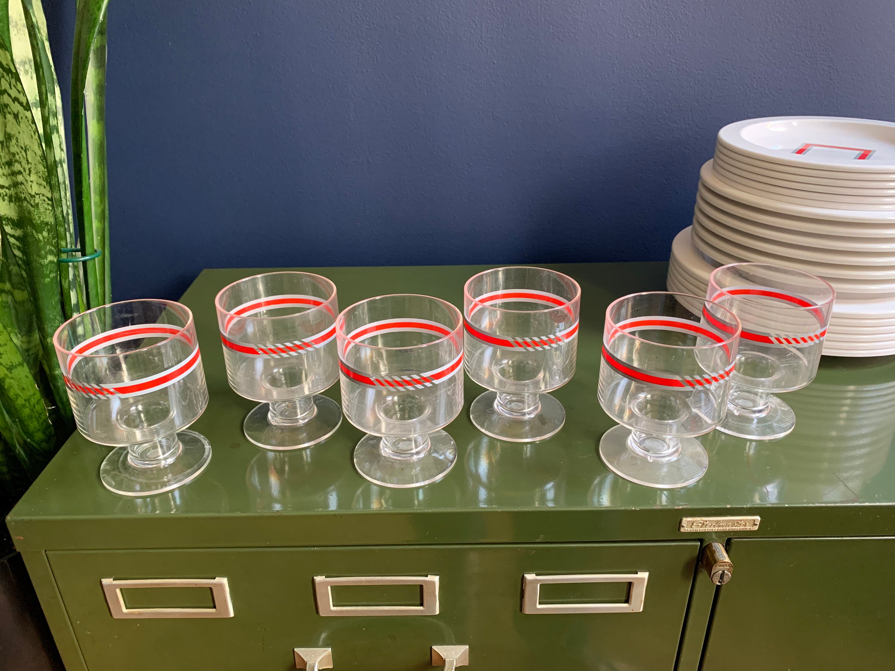 Mid Century Modern Guzzini Italy Lucite And Melamine Dinnerware Set