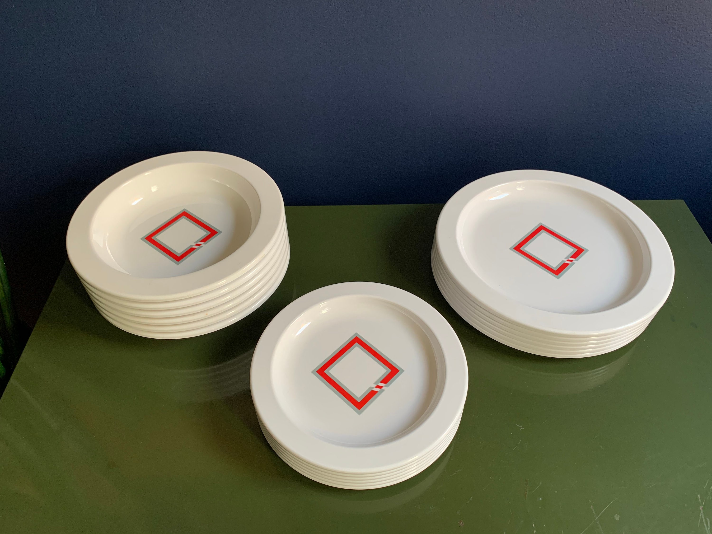 Mid Century Modern Guzzini Italy Lucite And Melamine Dinnerware Set