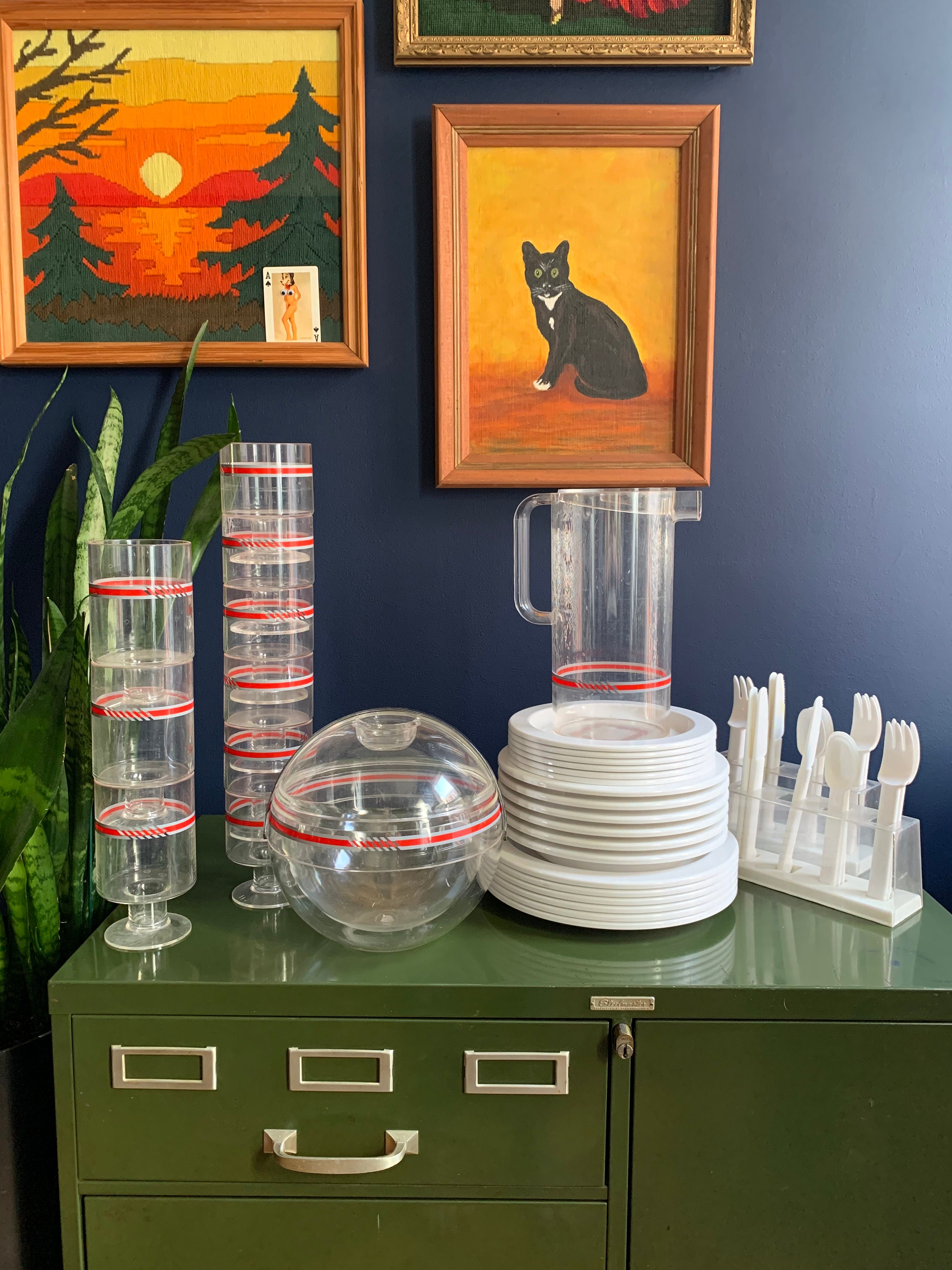 Mid Century Modern Guzzini Italy Lucite And Melamine Dinnerware Set