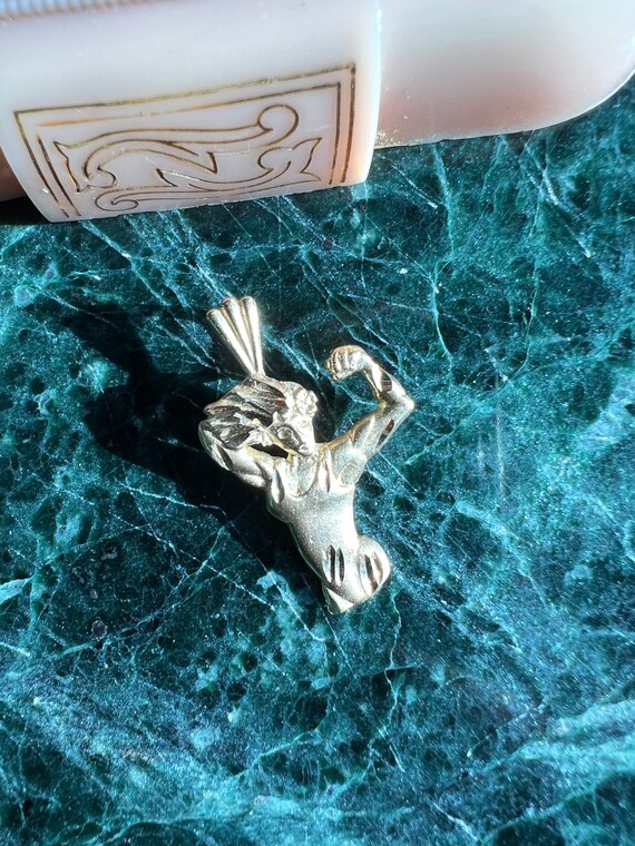 Vintage 14k Yellow Gold Bodybuilder Beach Babe Charm - Gem