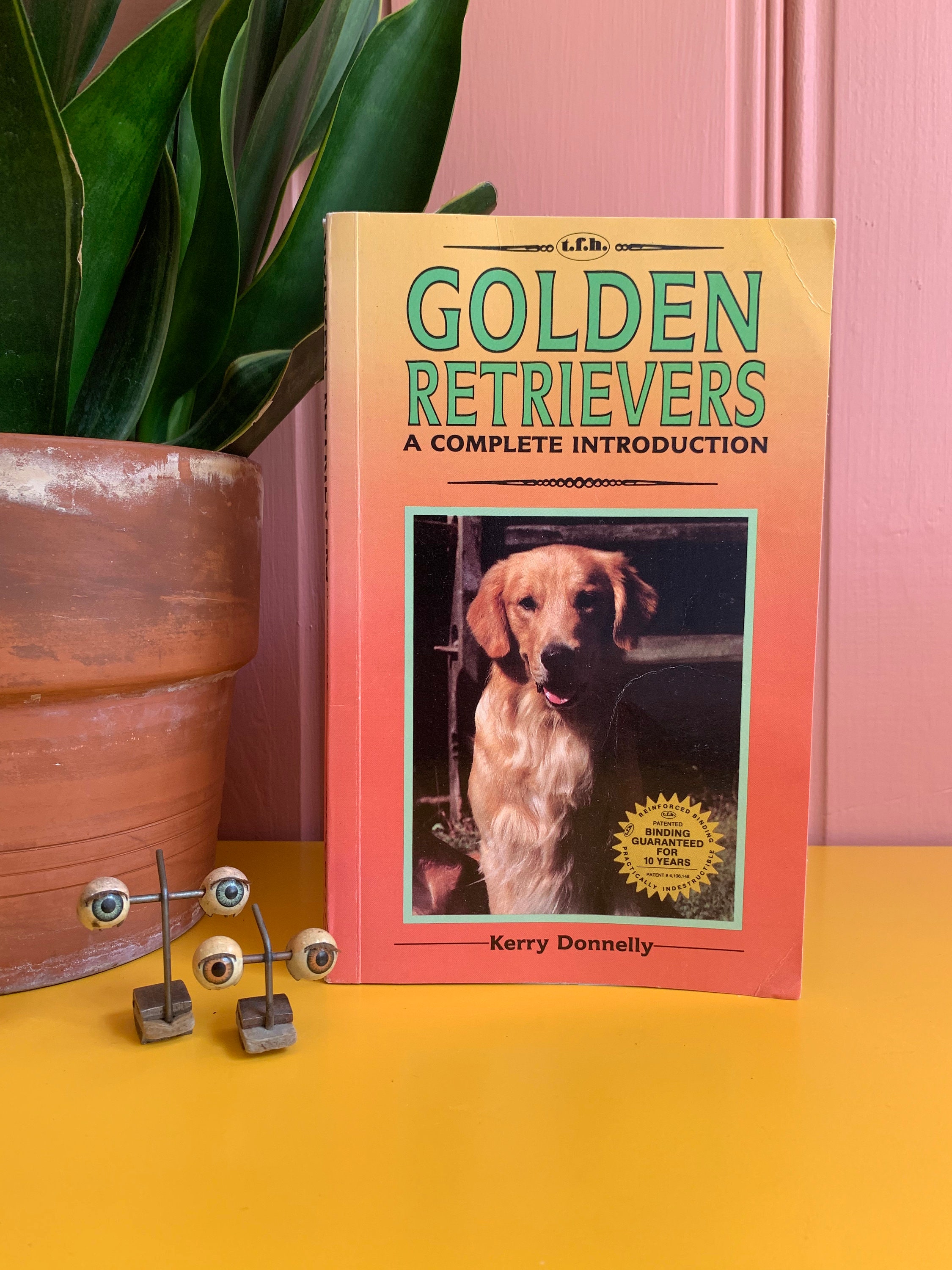 Vintage Golden Retrievers Book, 1980's