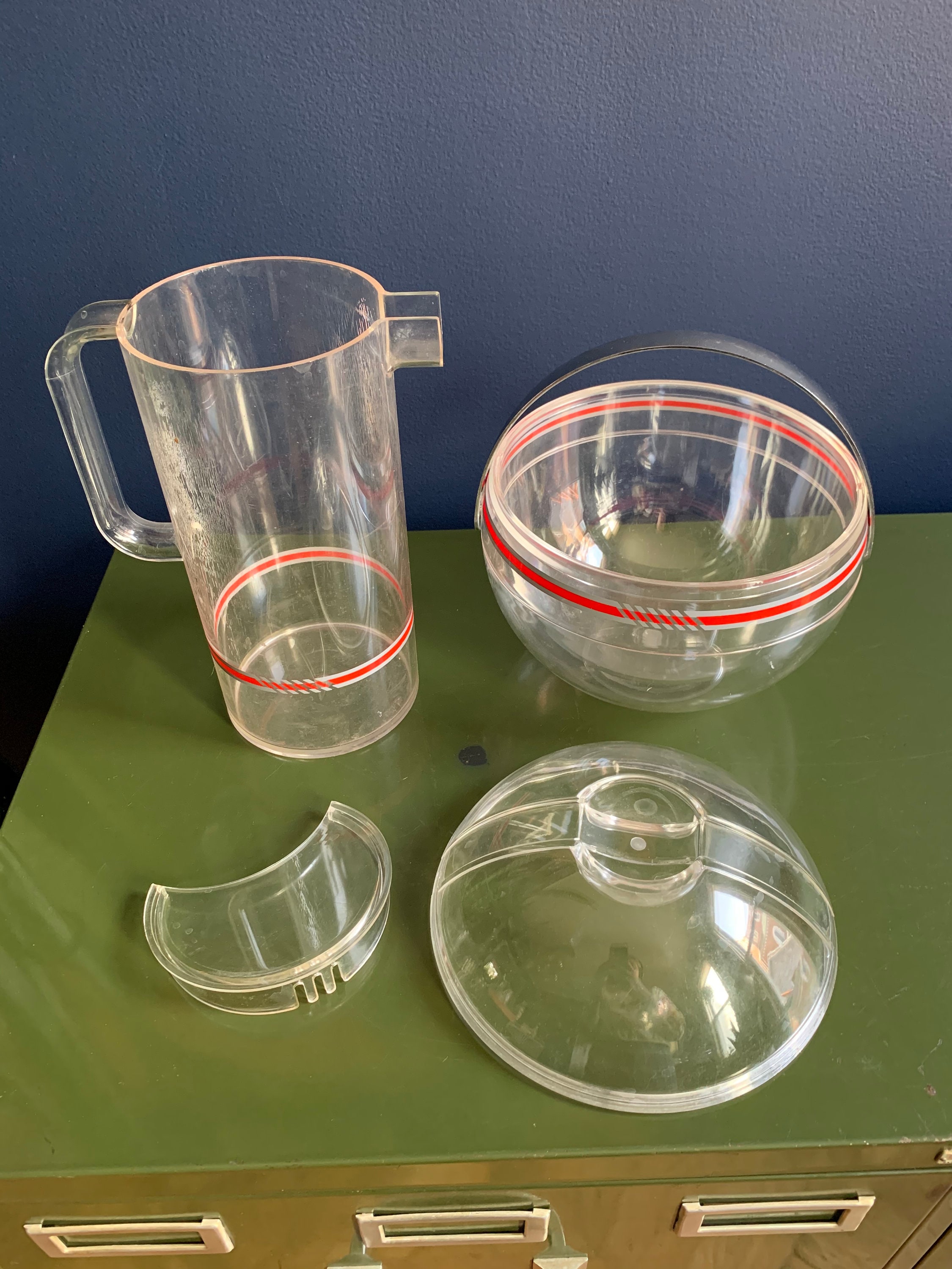 Mid Century Modern Guzzini Italy Lucite And Melamine Dinnerware Set