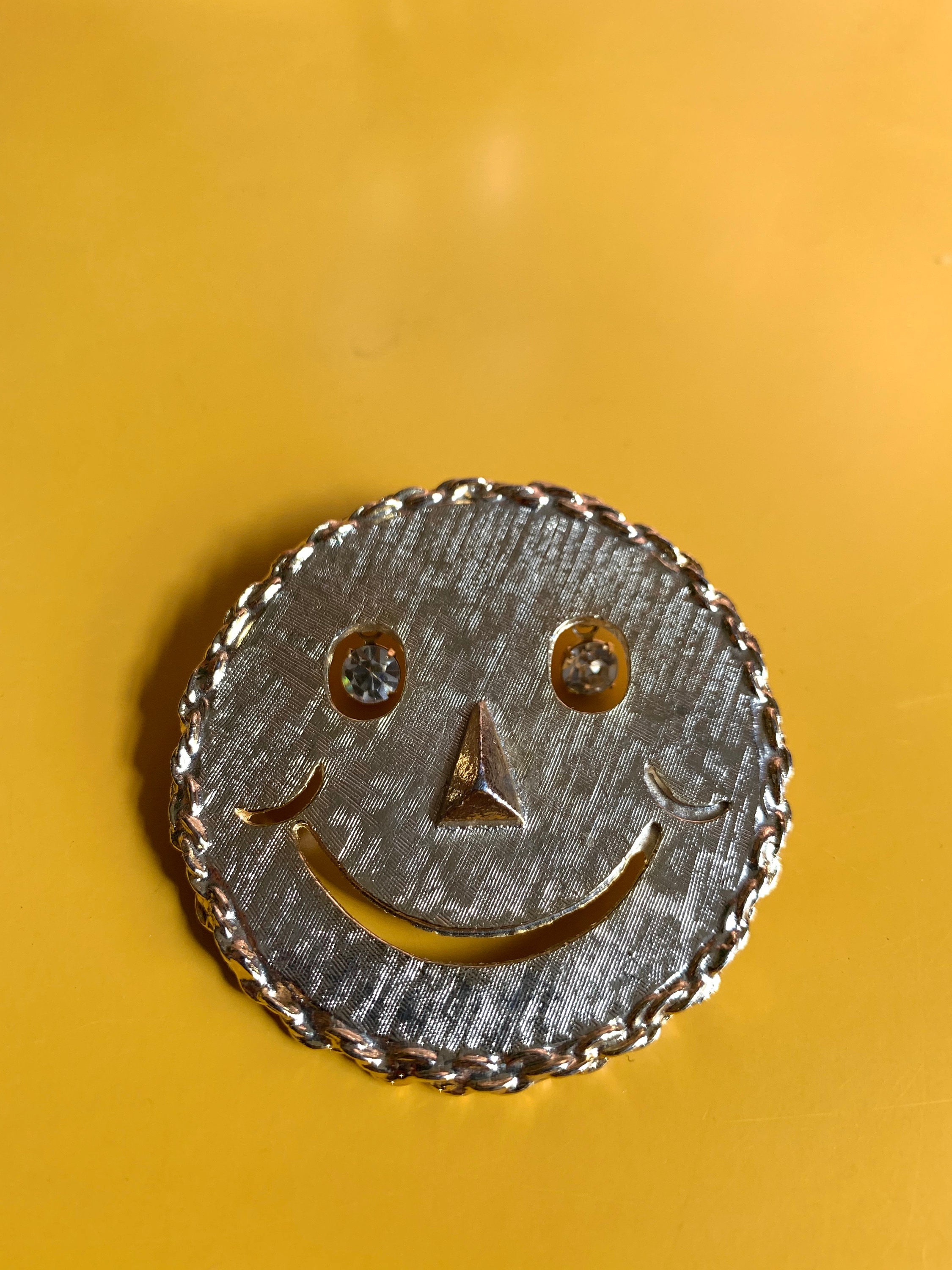 Large Vintage Smiley Face Medallion Brooch With Dangly Rhinestone Eyes ...