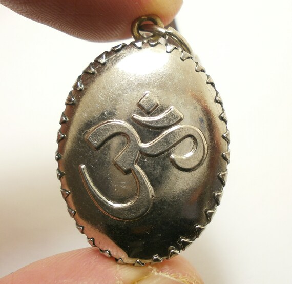 Lord Vishnu Amulet Pendant: Hindu God Trimurti Neckla… - Gem