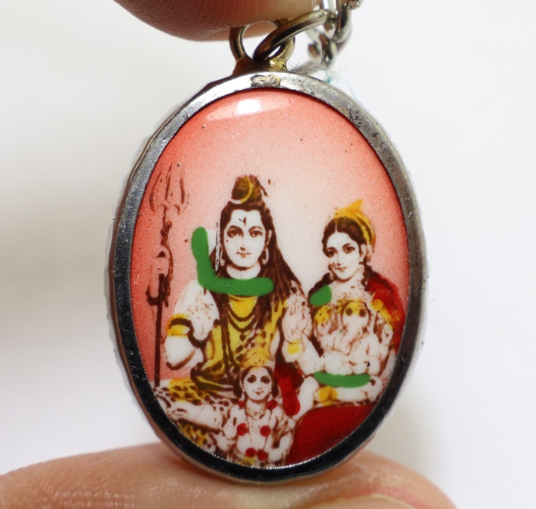 Lord Shiva Maa Parvati Skanda Murugan and Ganesha Ganesh Family Pendant ...