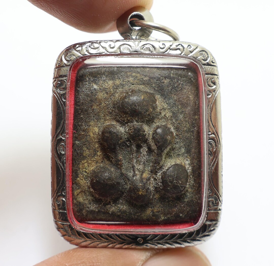 Phra Pidta Graduk Phii Black Amulet: Thai Buddha Pendant, Wat Po ...