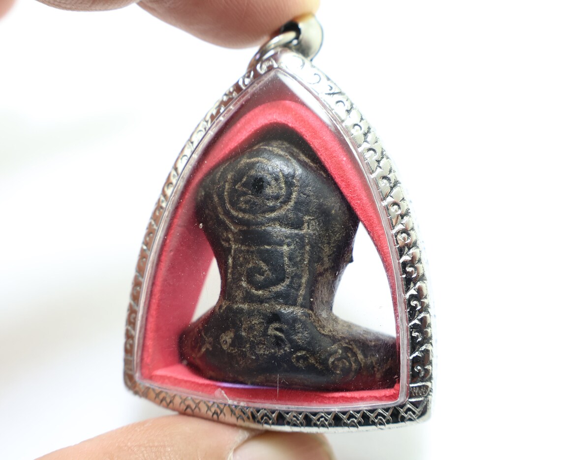 LP Kron Phra Pidta Amulet: 1950s Thai Buddha Pendant - Etsy