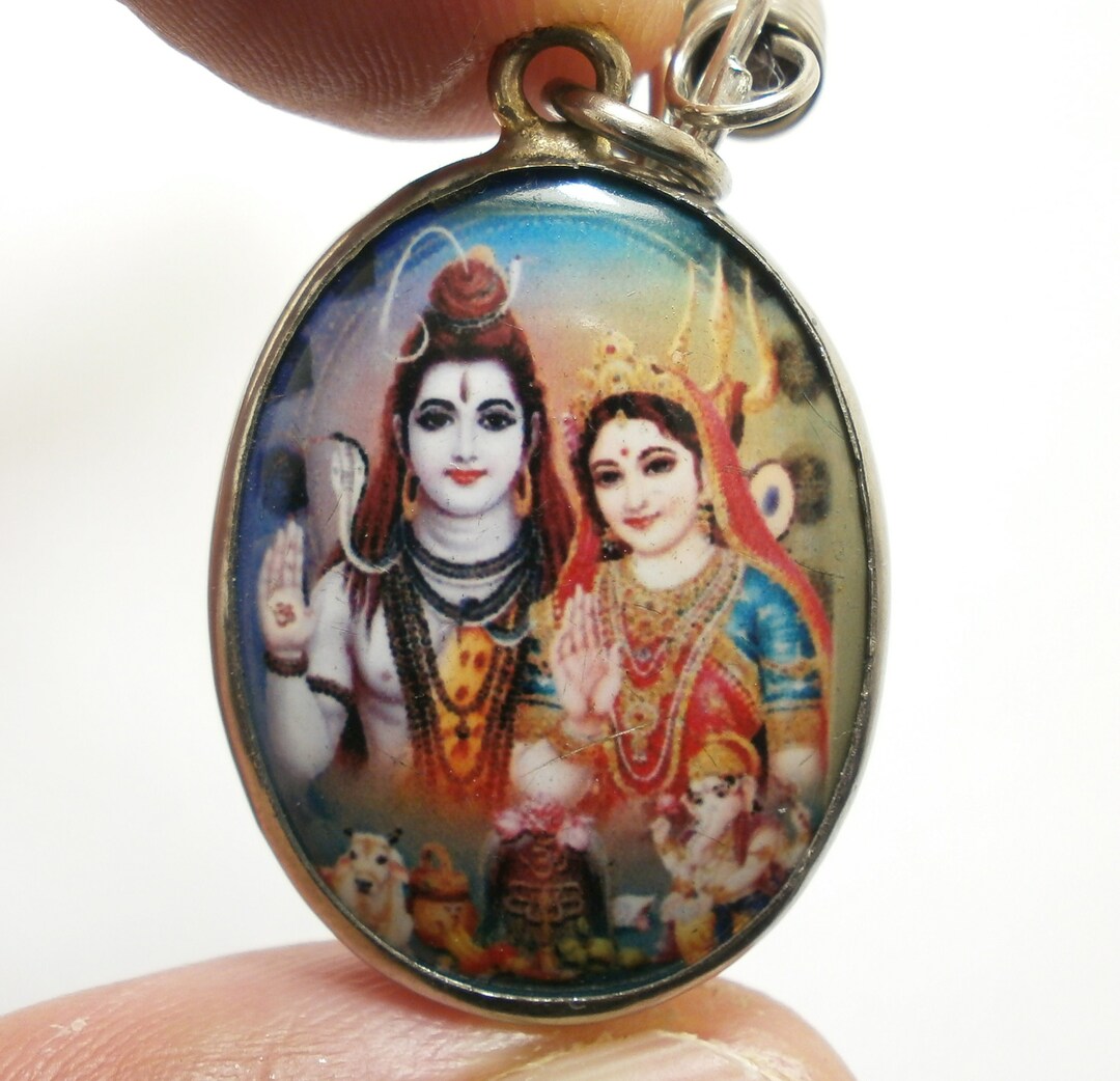 Lord Shiva Maa Uma Parvati and Ganesha Ganesh Family Pendant God ...