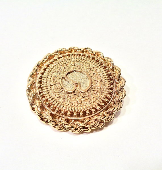 circular gold metal brass - Gem