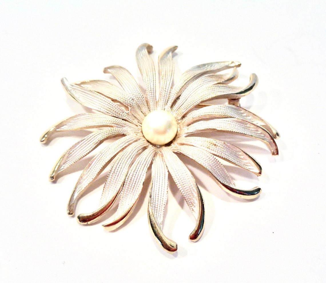 Vintage Kramer Floral Pearlized Enamel With Gold-tone Trim Brooch - Etsy