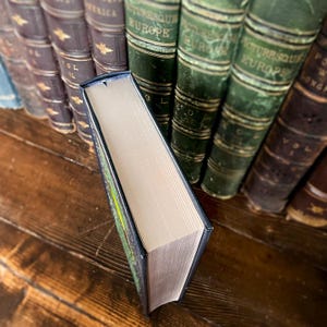 The Ultimate Hitchhiker's Guide to the Galaxy, Douglas Adams, Five ...