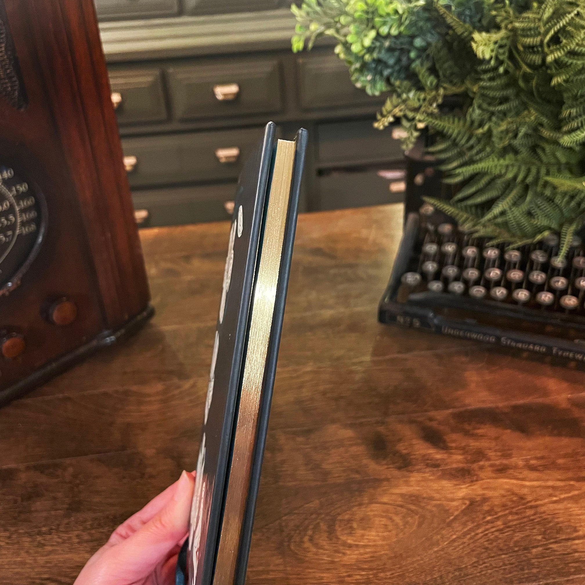 The Great Gatsby, Collectible Hardcover Classic, Gilded Pages, and ...