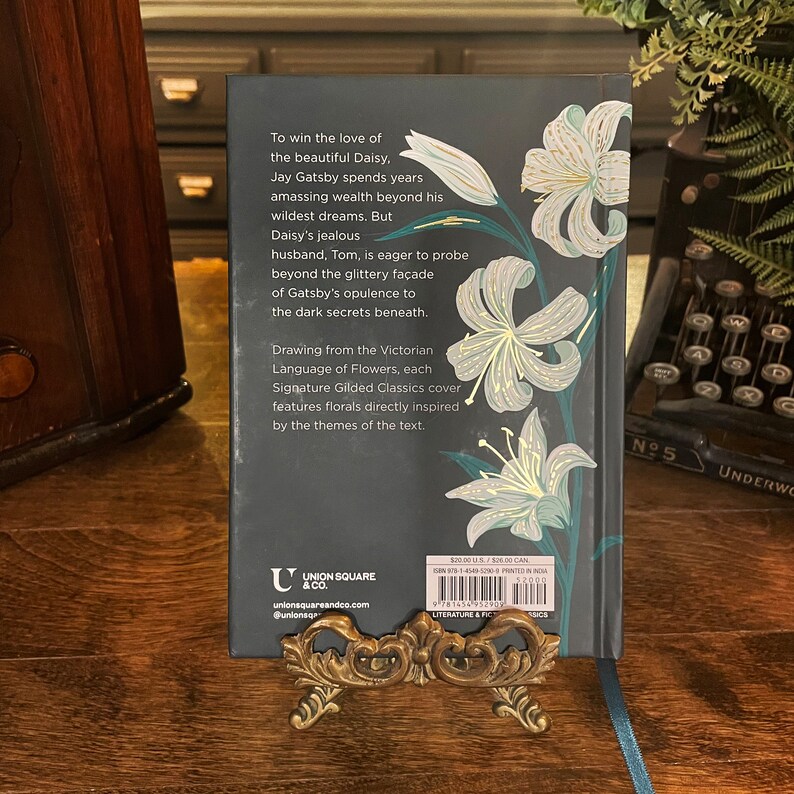 The Great Gatsby, Collectible Hardcover Classic, Gilded Pages, and ...